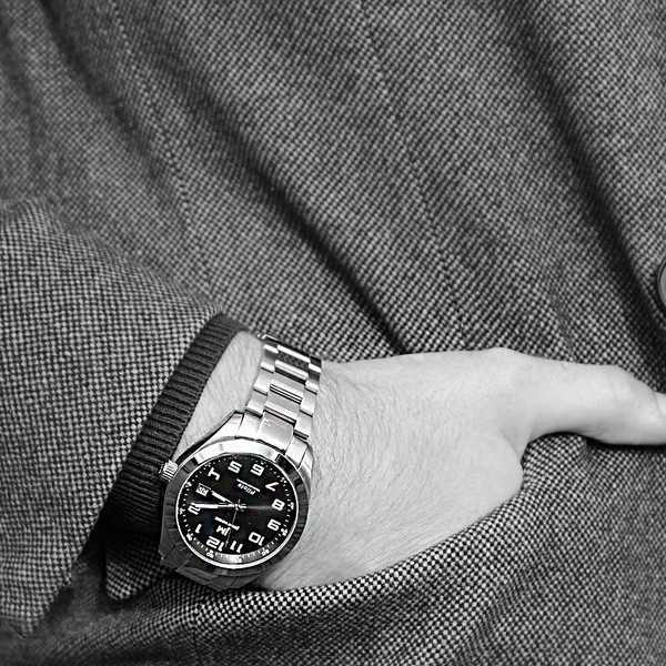 Jonny Moore luxury Pilote watch with a link strap and a blue dial ...